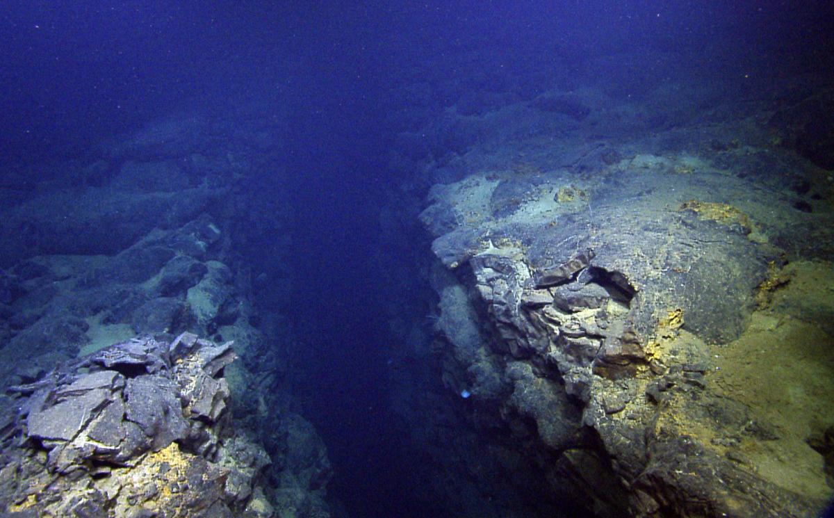 Dramatic Changes to the Geology of the Galapagos Rift | Nautilus Live